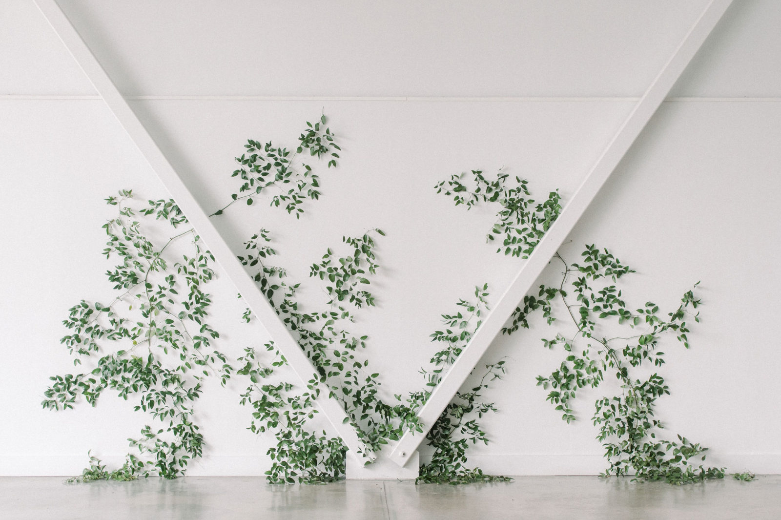 AFH, Epicenter | Modern Botanical Styled Shoot - jcluu.com